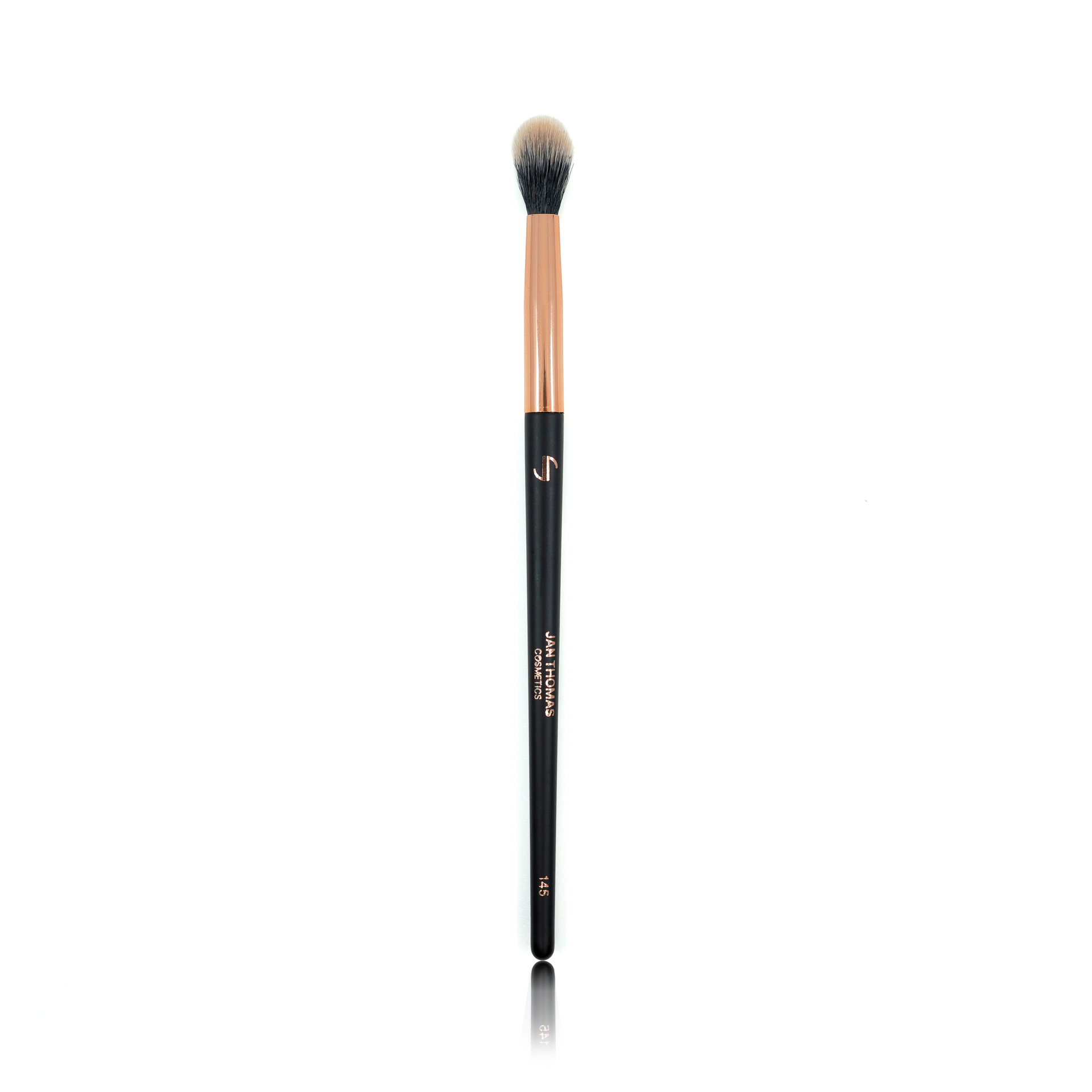 Jan Thomas Cosmetics Ultimate Blending Brush 145 | Vita.no